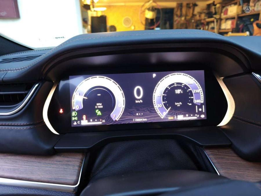 Black Jeep Grand Cherokee 2021 in Telschi, with an engine capacity of 3.60 L and mileage of 118 thousand km for 49999 €, photo 24 on AUTOMOTO.COM.LV