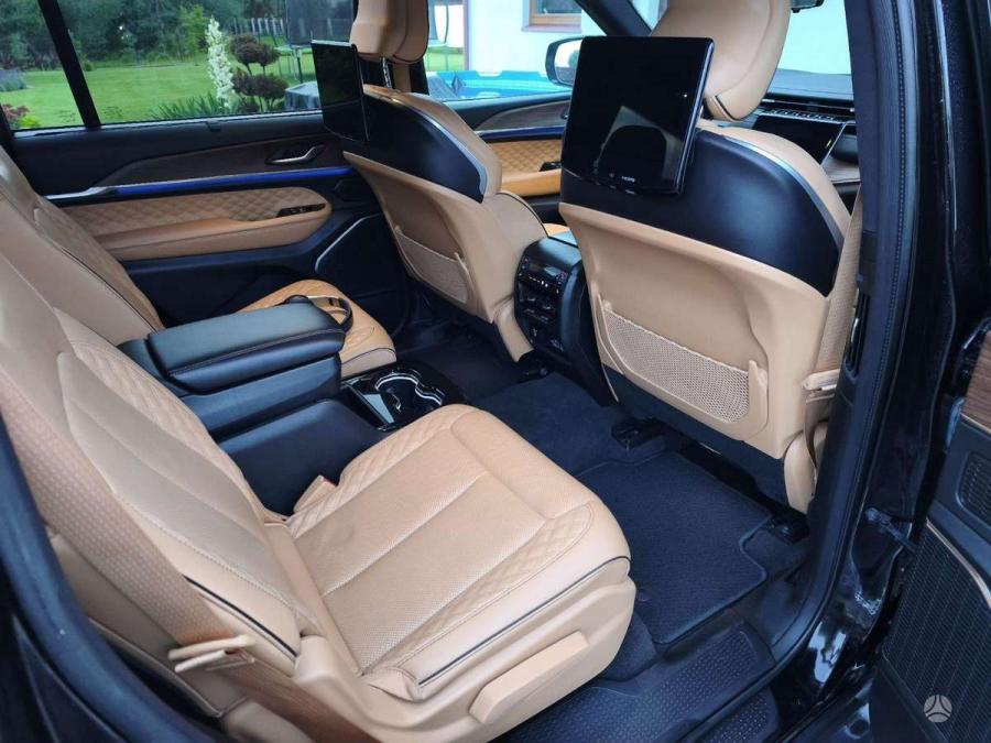 Black Jeep Grand Cherokee 2021 in Telschi, with an engine capacity of 3.60 L and mileage of 118 thousand km for 49999 €, photo 30 on AUTOMOTO.COM.LV
