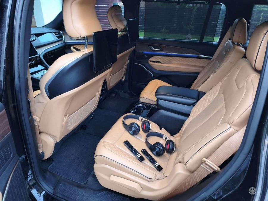 Black Jeep Grand Cherokee 2021 in Telschi, with an engine capacity of 3.60 L and mileage of 118 thousand km for 49999 €, photo 31 on AUTOMOTO.COM.LV