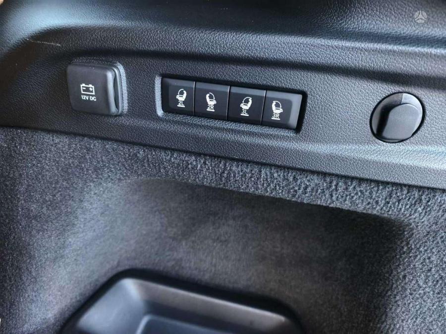 Black Jeep Grand Cherokee 2021 in Telschi, with an engine capacity of 3.60 L and mileage of 118 thousand km for 49999 €, photo 33 on AUTOMOTO.COM.LV