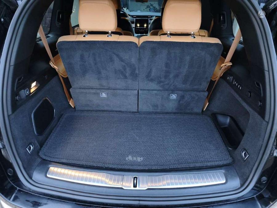 Black Jeep Grand Cherokee 2021 in Telschi, with an engine capacity of 3.60 L and mileage of 118 thousand km for 49999 €, photo 34 on AUTOMOTO.COM.LV