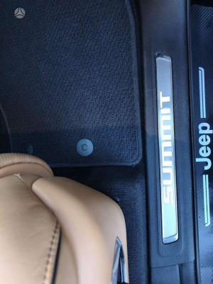 Black Jeep Grand Cherokee 2021 in Telschi, with an engine capacity of 3.60 L and mileage of 118 thousand km for 49999 €, photo 41 on AUTOMOTO.COM.LV