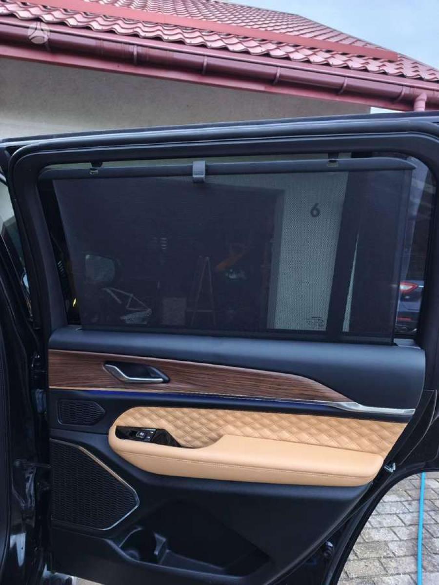 Black Jeep Grand Cherokee 2021 in Telschi, with an engine capacity of 3.60 L and mileage of 118 thousand km for 49999 €, photo 43 on AUTOMOTO.COM.LV