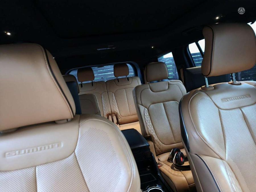 Black Jeep Grand Cherokee 2021 in Telschi, with an engine capacity of 3.60 L and mileage of 118 thousand km for 49999 €, photo 44 on AUTOMOTO.COM.LV