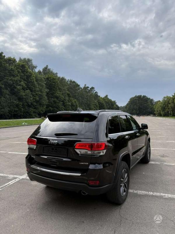 Black Jeep Grand Cherokee 2021 in Klaipeda, with an engine capacity of 3.60 L and mileage of 68 thousand km for 20500 €, photo 3 on AUTOMOTO.COM.LV