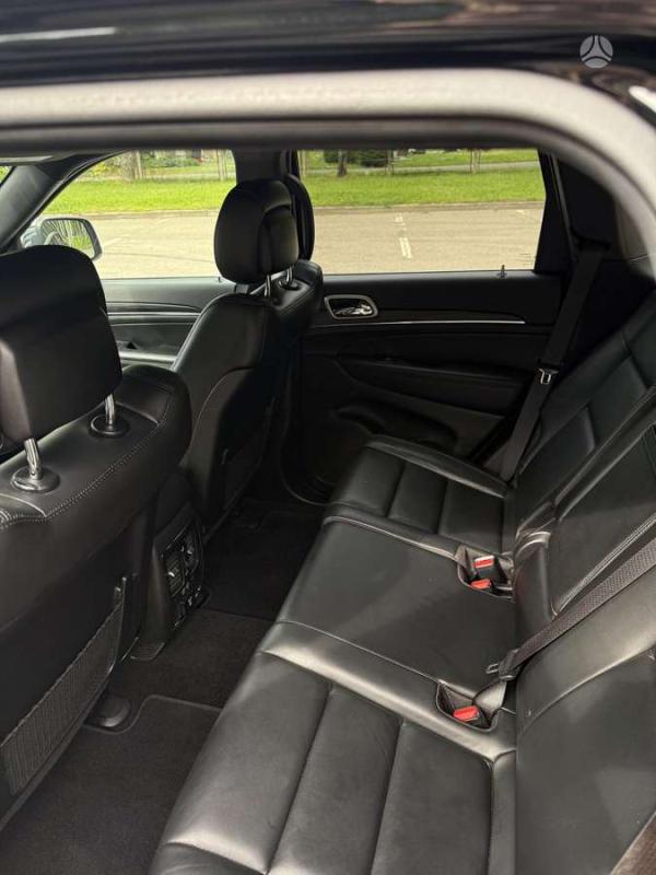 Black Jeep Grand Cherokee 2021 in Klaipeda, with an engine capacity of 3.60 L and mileage of 68 thousand km for 20500 €, photo 8 on AUTOMOTO.COM.LV