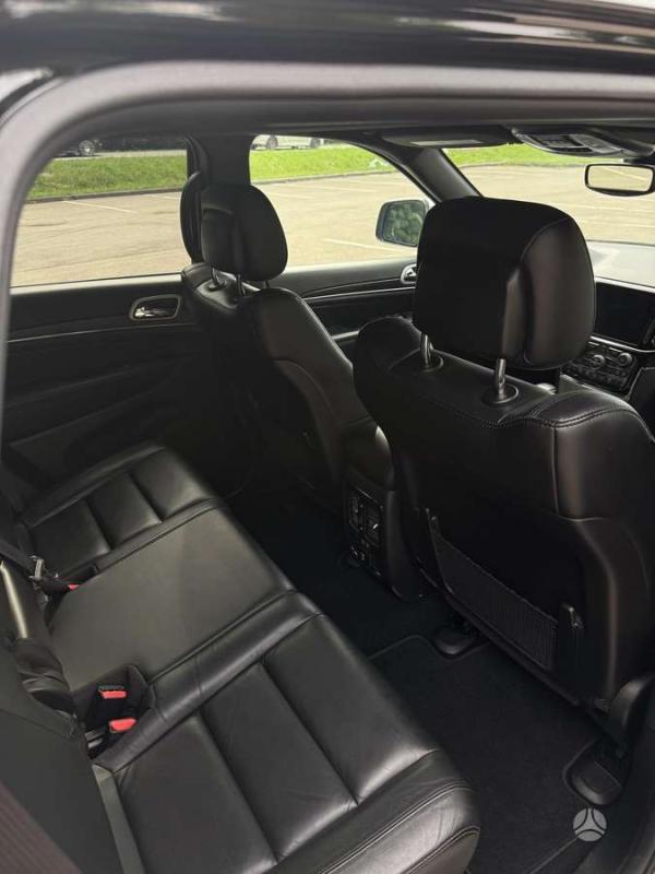 Black Jeep Grand Cherokee 2021 in Klaipeda, with an engine capacity of 3.60 L and mileage of 68 thousand km for 20500 €, photo 9 on AUTOMOTO.COM.LV