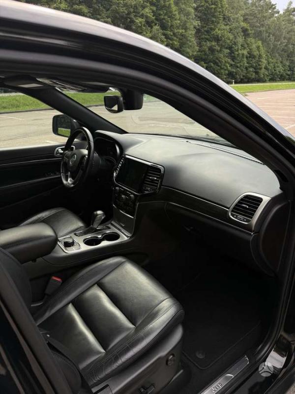 Black Jeep Grand Cherokee 2021 in Klaipeda, with an engine capacity of 3.60 L and mileage of 68 thousand km for 20500 €, photo 10 on AUTOMOTO.COM.LV