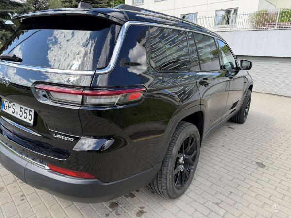 Melns Jeep Grand Cherokee 2021 Viļņa, ar dzinēja tilpumu 3.60 L un nobraukumu 64 tūkst. km par 31300 €, foto 3 vietnē AUTOMOTO.COM.LV