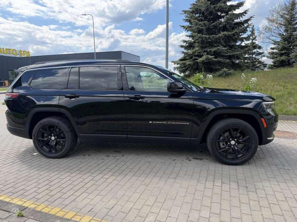 Melns Jeep Grand Cherokee 2021 Viļņa, ar dzinēja tilpumu 3.60 L un nobraukumu 64 tūkst. km par 31300 €, foto 10 vietnē AUTOMOTO.COM.LV