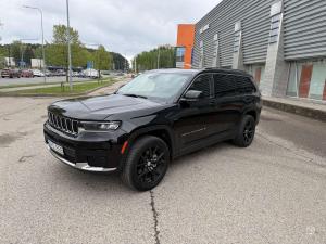 Melns Jeep Grand Cherokee 2021 Viļņa, ar dzinēja tilpumu 3.60 L un nobraukumu 66 tūkst. km par 31500 €, foto  vietnē AUTOMOTO.COM.LV