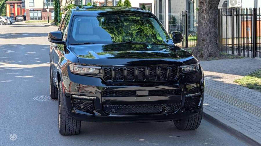 Black Jeep Grand Cherokee 2021 in Klaipeda, with an engine capacity of 3.60 L and mileage of 60 thousand km for 29900 €, photo 3 on AUTOMOTO.COM.LV