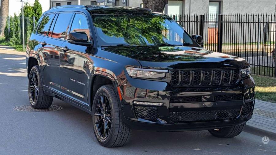 Black Jeep Grand Cherokee 2021 in Klaipeda, with an engine capacity of 3.60 L and mileage of 60 thousand km for 29900 €, photo 4 on AUTOMOTO.COM.LV