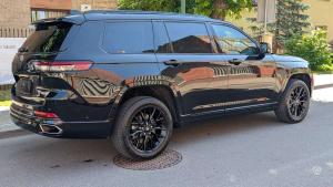 Black Jeep Grand Cherokee 2021 in Klaipeda, with an engine capacity of 3.60 L and mileage of 60 thousand km for 29900 €, photo 5 on AUTOMOTO.COM.LV