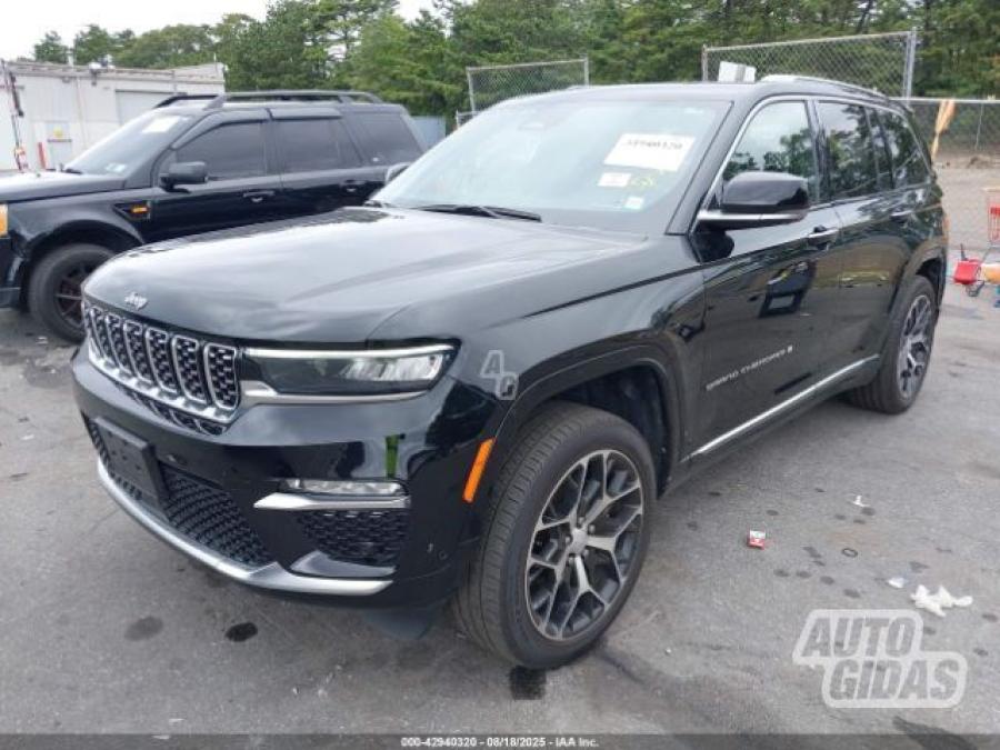 Black Jeep Grand Cherokee 2022 in Klaipeda, with an engine capacity of 1.00 L and mileage of 52 thousand km for 8999 €, photo 1 on AUTOMOTO.COM.LV