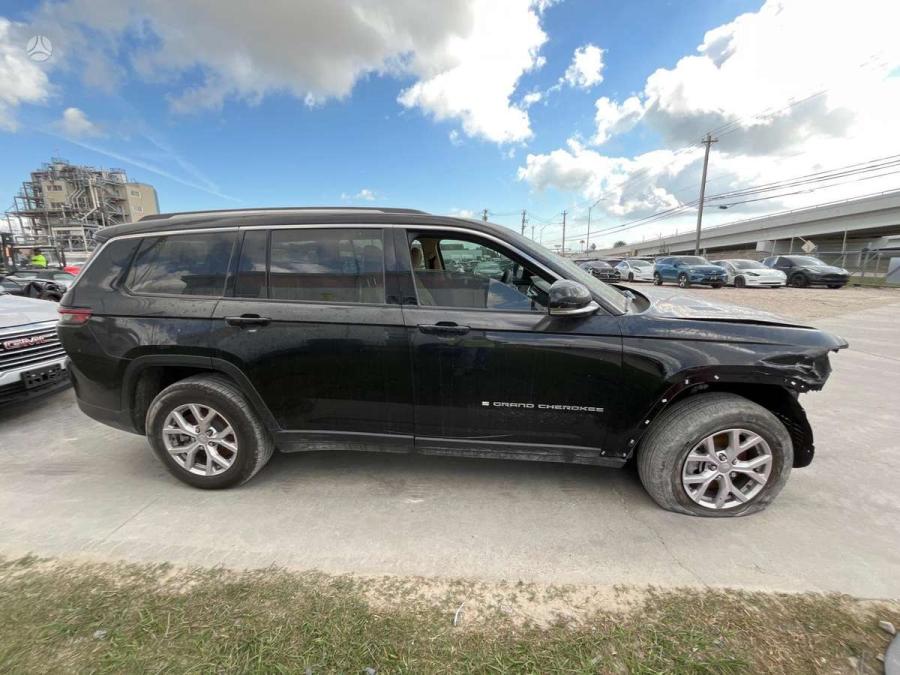 Black Jeep Grand Cherokee 2022 in Ukmerge, with an engine capacity of 3.60 L and mileage of 25 thousand km for 19990 €, photo 6 on AUTOMOTO.COM.LV