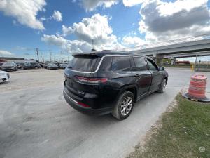 Black Jeep Grand Cherokee 2022 in Ukmerge, with an engine capacity of 3.60 L and mileage of 25 thousand km for 19990 €, photo 7 on AUTOMOTO.COM.LV