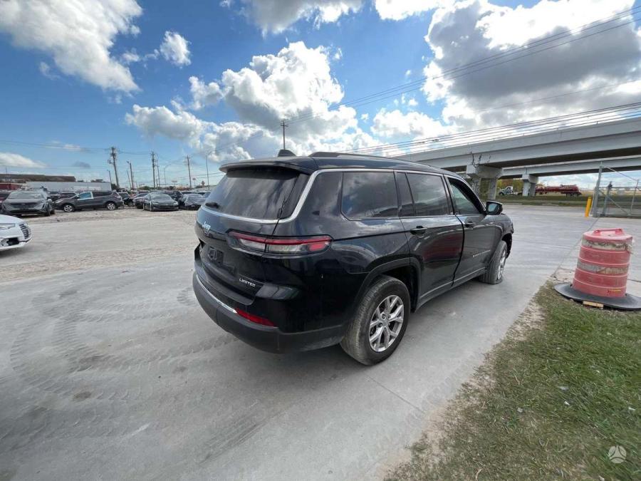 Black Jeep Grand Cherokee 2022 in Ukmerge, with an engine capacity of 3.60 L and mileage of 25 thousand km for 19990 €, photo 7 on AUTOMOTO.COM.LV