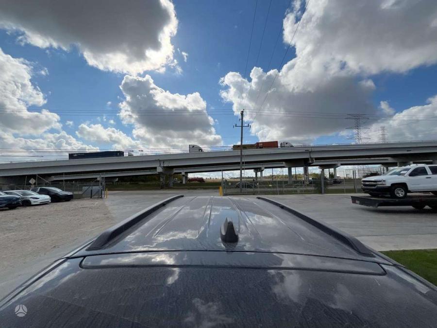Black Jeep Grand Cherokee 2022 in Ukmerge, with an engine capacity of 3.60 L and mileage of 25 thousand km for 19990 €, photo 9 on AUTOMOTO.COM.LV