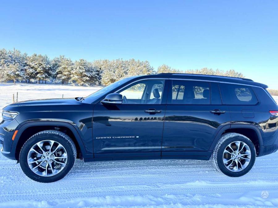 Black Jeep Grand Cherokee 2022 in Alytus, with an engine capacity of 3.60 L and mileage of 117 thousand km for 38000 €, photo 6 on AUTOMOTO.COM.LV