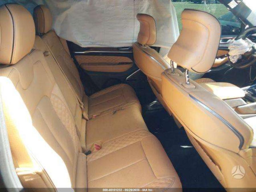 Melns Jeep Grand Cherokee 2022 Viļņa, ar dzinēja tilpumu 2.00 L un nobraukumu 147 tūkst. km par 14999 €, foto 13 vietnē AUTOMOTO.COM.LV