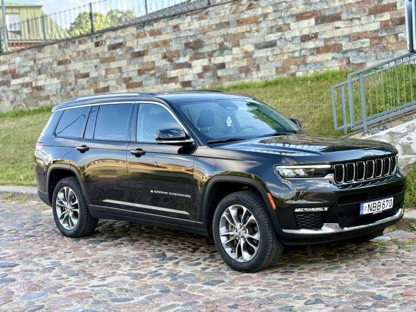 Black Jeep Grand Cherokee 2022 in Alytus, with an engine capacity of 3.60 L and mileage of 119 thousand km for 34900 €, photo 1 on AUTOMOTO.COM.LV