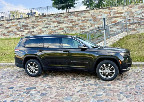 Black Jeep Grand Cherokee 2022 in Alytus, with an engine capacity of 3.60 L and mileage of 119 thousand km for 34900 €, photo 2 on AUTOMOTO.COM.LV
