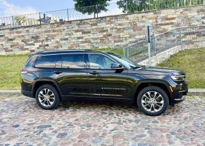 Melns Jeep Grand Cherokee 2022 Alīta, ar dzinēja tilpumu 3.60 L un nobraukumu 119 tūkst. km par 34900 €, foto 3 vietnē AUTOMOTO.COM.LV