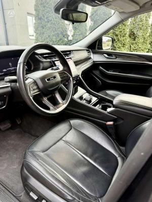 Melns Jeep Grand Cherokee 2022 Alīta, ar dzinēja tilpumu 3.60 L un nobraukumu 119 tūkst. km par 34900 €, foto 6 vietnē AUTOMOTO.COM.LV
