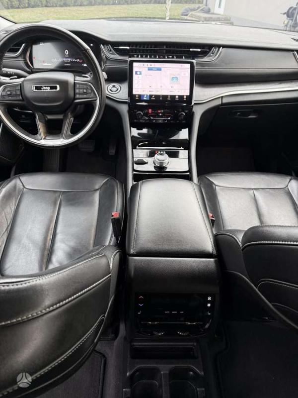 Black Jeep Grand Cherokee 2022 in Alytus, with an engine capacity of 3.60 L and mileage of 119 thousand km for 34900 €, photo 6 on AUTOMOTO.COM.LV