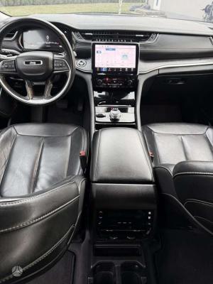 Melns Jeep Grand Cherokee 2022 Alīta, ar dzinēja tilpumu 3.60 L un nobraukumu 119 tūkst. km par 34900 €, foto 7 vietnē AUTOMOTO.COM.LV