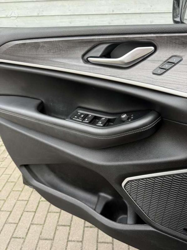 Black Jeep Grand Cherokee 2022 in Alytus, with an engine capacity of 3.60 L and mileage of 119 thousand km for 34900 €, photo 7 on AUTOMOTO.COM.LV