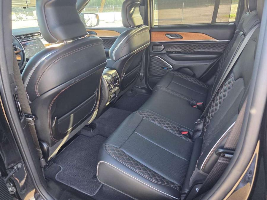 Melns Jeep Grand Cherokee 2022 Kauņa, ar dzinēja tilpumu 5.65 L un nobraukumu 67 tūkst. km par 39999 €, foto 10 vietnē AUTOMOTO.COM.LV