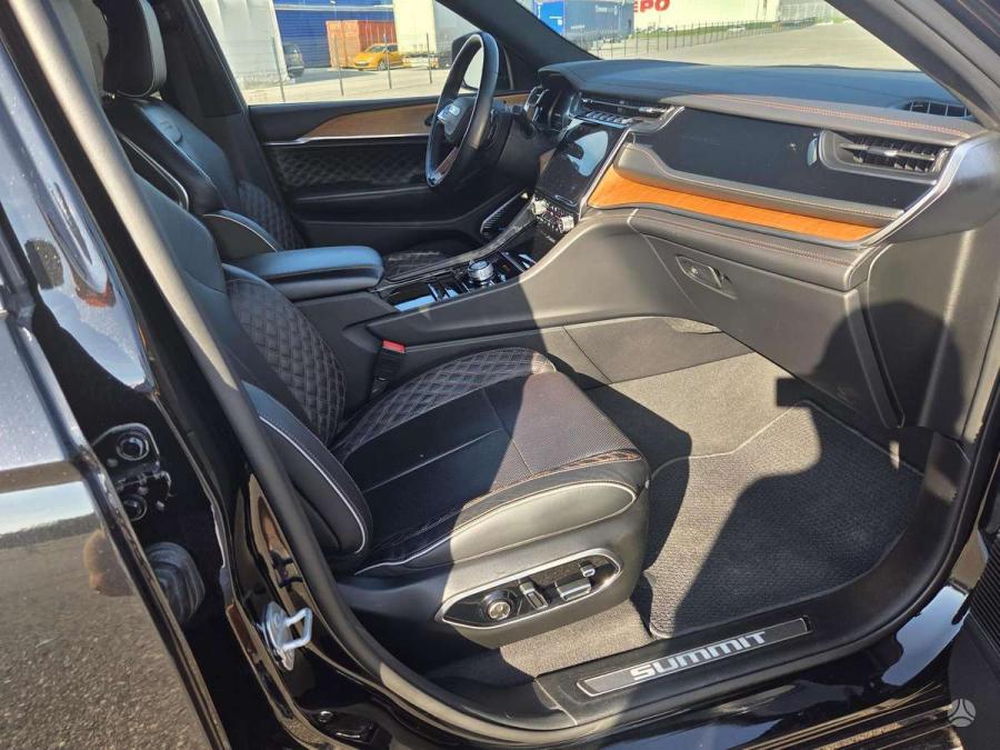 Melns Jeep Grand Cherokee 2022 Kauņa, ar dzinēja tilpumu 5.65 L un nobraukumu 67 tūkst. km par 39999 €, foto 13 vietnē AUTOMOTO.COM.LV