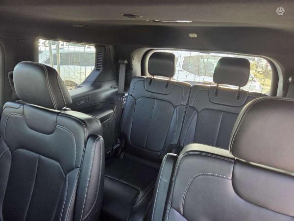 Black Jeep Grand Cherokee 2022 in Kaunas, with an engine capacity of 3.60 L and mileage of 59 thousand km for 32500 €, photo 8 on AUTOMOTO.COM.LV