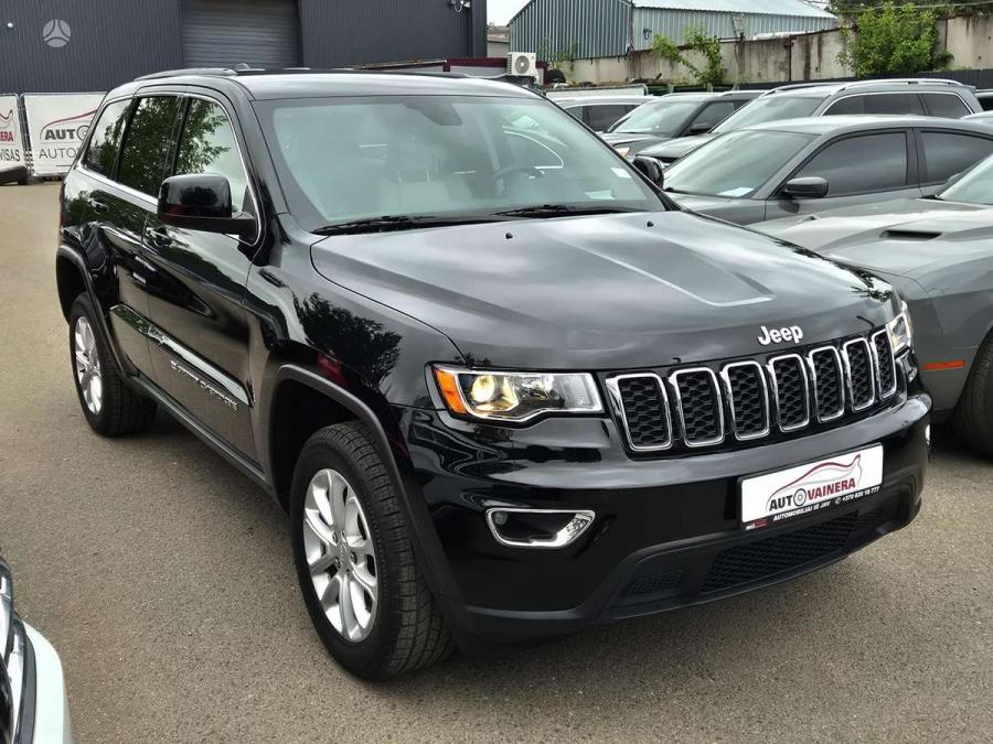 Melns Jeep Grand Cherokee 2022 Viļņa, ar dzinēja tilpumu 3.60 L un nobraukumu 74 tūkst. km par 21900 €, foto 1 vietnē AUTOMOTO.COM.LV