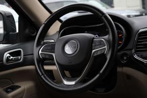 Melns Jeep Grand Cherokee 2022 Viļņa, ar dzinēja tilpumu 3.60 L un nobraukumu 74 tūkst. km par 21900 €, foto 15 vietnē AUTOMOTO.COM.LV