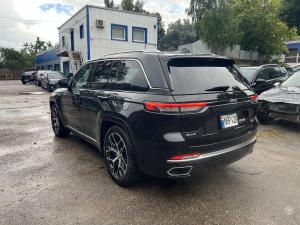 Black Jeep Grand Cherokee 2022 in Kaunas, with an engine capacity of 5.65 L and mileage of 79 thousand km for 28900 €, photo 5 on AUTOMOTO.COM.LV