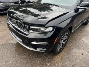 Black Jeep Grand Cherokee 2022 in Kaunas, with an engine capacity of 5.65 L and mileage of 79 thousand km for 28900 €, photo 6 on AUTOMOTO.COM.LV