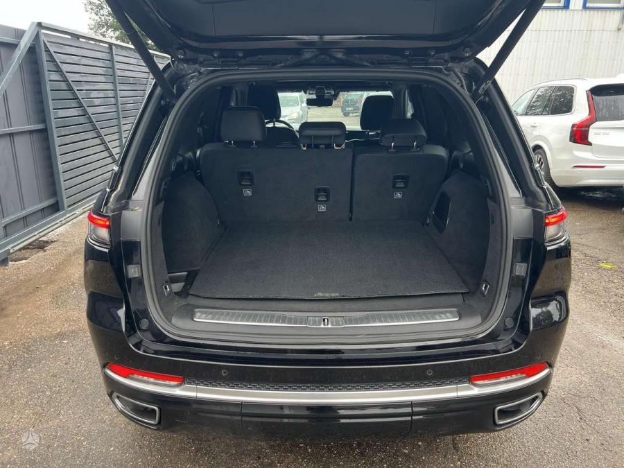 Black Jeep Grand Cherokee 2022 in Kaunas, with an engine capacity of 5.65 L and mileage of 79 thousand km for 28900 €, photo 13 on AUTOMOTO.COM.LV