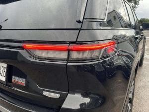 Black Jeep Grand Cherokee 2022 in Kaunas, with an engine capacity of 5.65 L and mileage of 79 thousand km for 28900 €, photo 14 on AUTOMOTO.COM.LV