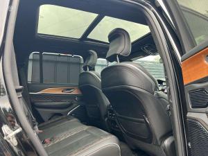 Black Jeep Grand Cherokee 2022 in Kaunas, with an engine capacity of 5.65 L and mileage of 79 thousand km for 28900 €, photo 17 on AUTOMOTO.COM.LV