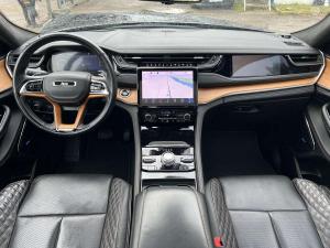 Black Jeep Grand Cherokee 2022 in Kaunas, with an engine capacity of 5.65 L and mileage of 79 thousand km for 28900 €, photo 19 on AUTOMOTO.COM.LV
