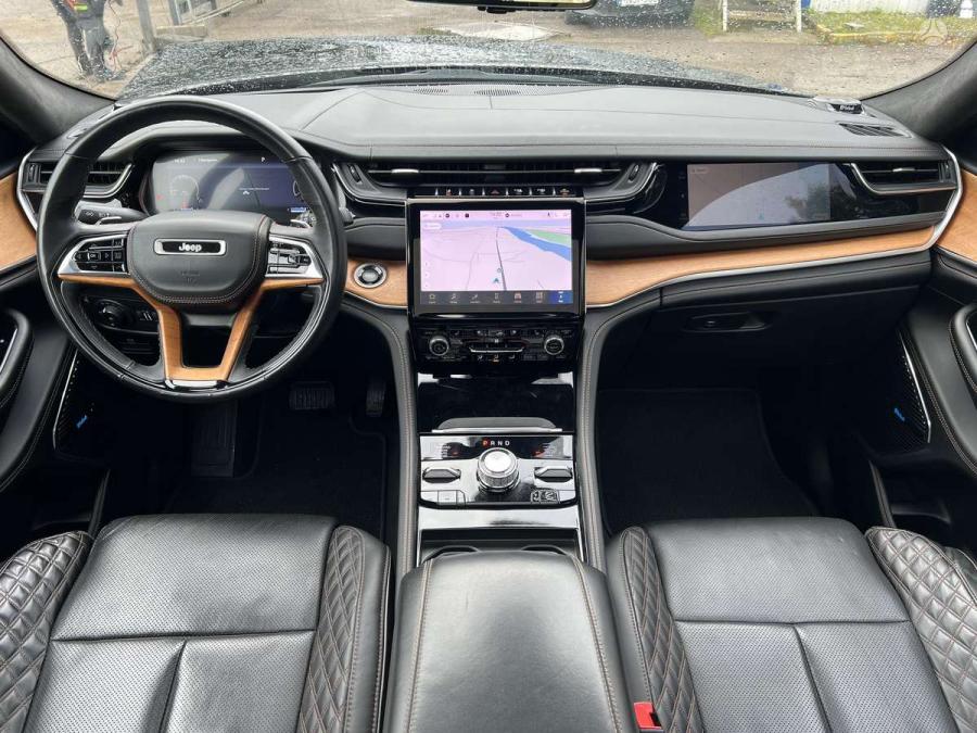 Black Jeep Grand Cherokee 2022 in Kaunas, with an engine capacity of 5.65 L and mileage of 79 thousand km for 28900 €, photo 19 on AUTOMOTO.COM.LV