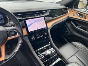 Black Jeep Grand Cherokee 2022 in Kaunas, with an engine capacity of 5.65 L and mileage of 79 thousand km for 28900 €, photo 23 on AUTOMOTO.COM.LV