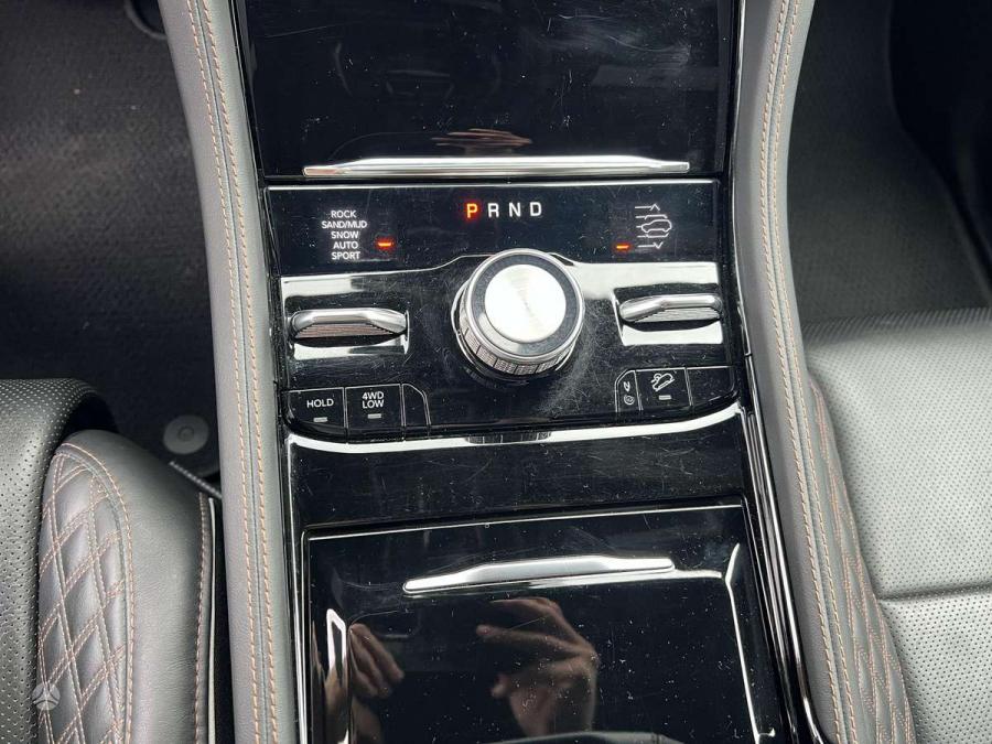 Black Jeep Grand Cherokee 2022 in Kaunas, with an engine capacity of 5.65 L and mileage of 79 thousand km for 28900 €, photo 24 on AUTOMOTO.COM.LV