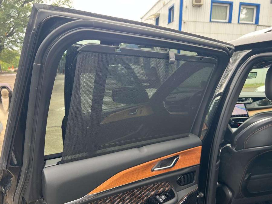 Black Jeep Grand Cherokee 2022 in Kaunas, with an engine capacity of 5.65 L and mileage of 79 thousand km for 28900 €, photo 44 on AUTOMOTO.COM.LV