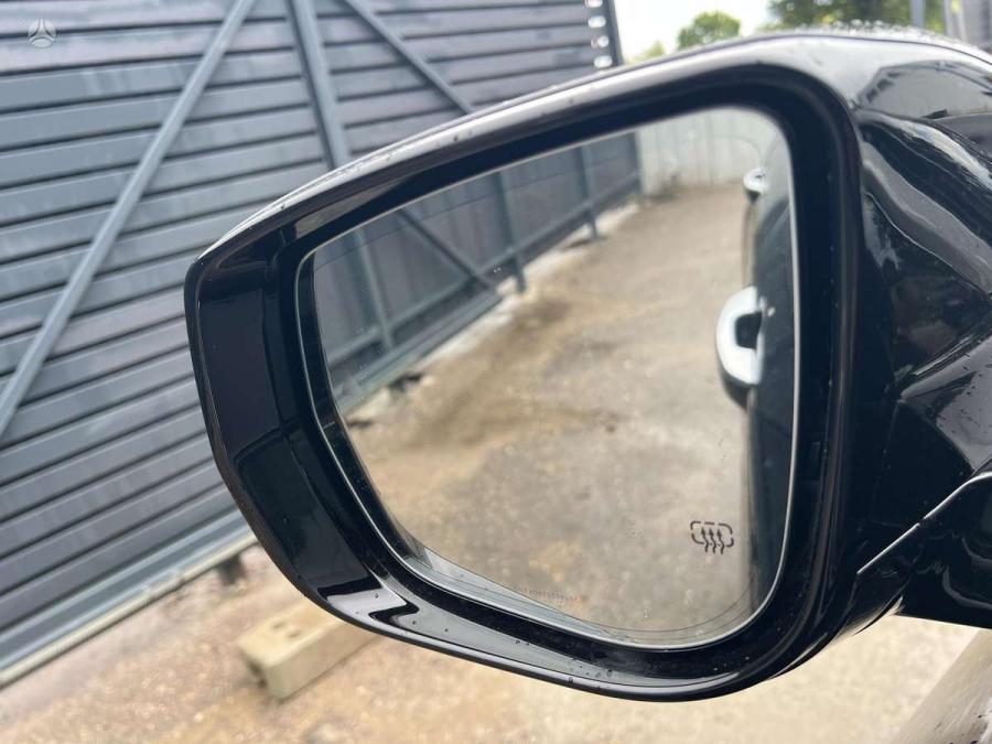 Black Jeep Grand Cherokee 2022 in Kaunas, with an engine capacity of 5.65 L and mileage of 79 thousand km for 28900 €, photo 45 on AUTOMOTO.COM.LV