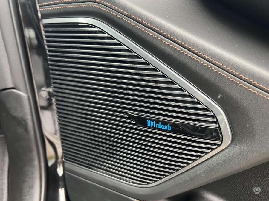 Black Jeep Grand Cherokee 2022 in Kaunas, with an engine capacity of 5.65 L and mileage of 79 thousand km for 28900 €, photo 50 on AUTOMOTO.COM.LV