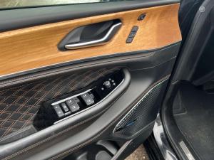 Black Jeep Grand Cherokee 2022 in Kaunas, with an engine capacity of 5.65 L and mileage of 79 thousand km for 28900 €, photo 52 on AUTOMOTO.COM.LV